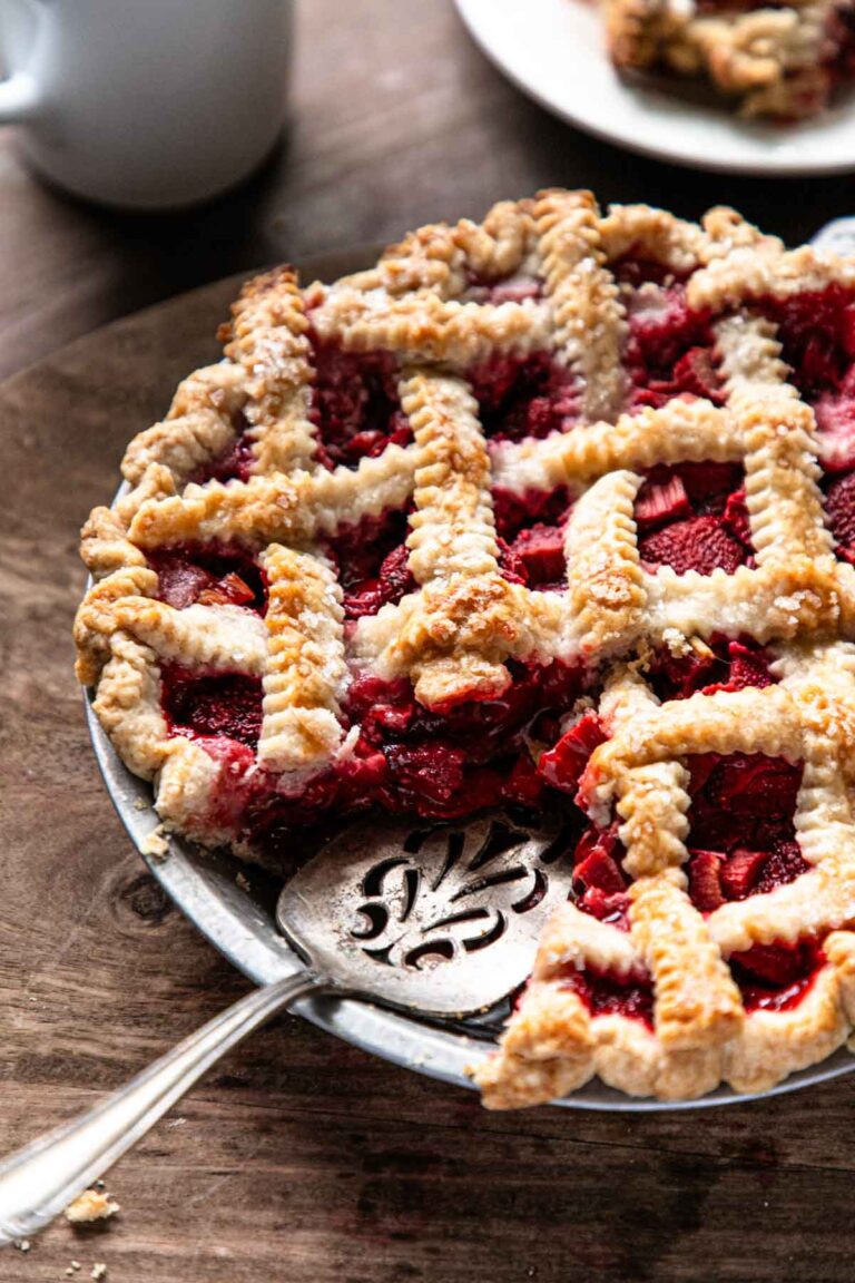 Easy and Delicious Strawberry Rhubarb Pie Recipe